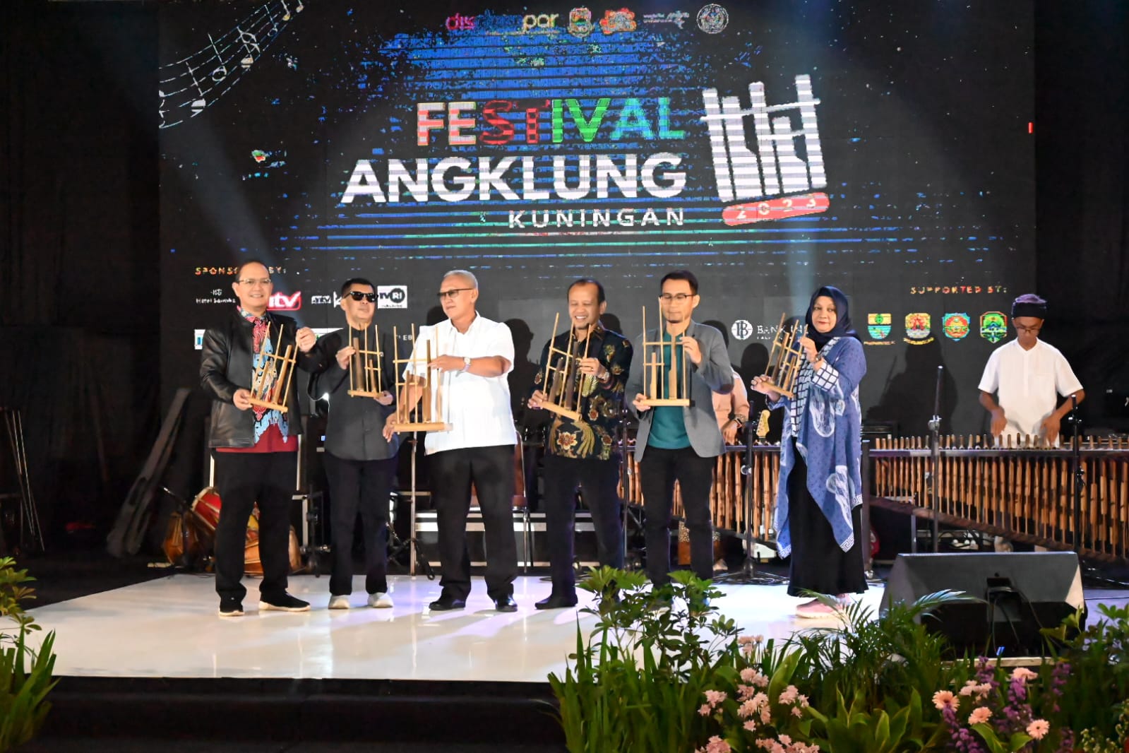 Festival Angklung Kuningan 2023: Enam Tahun Kabupaten Angklung, Simfoni ...